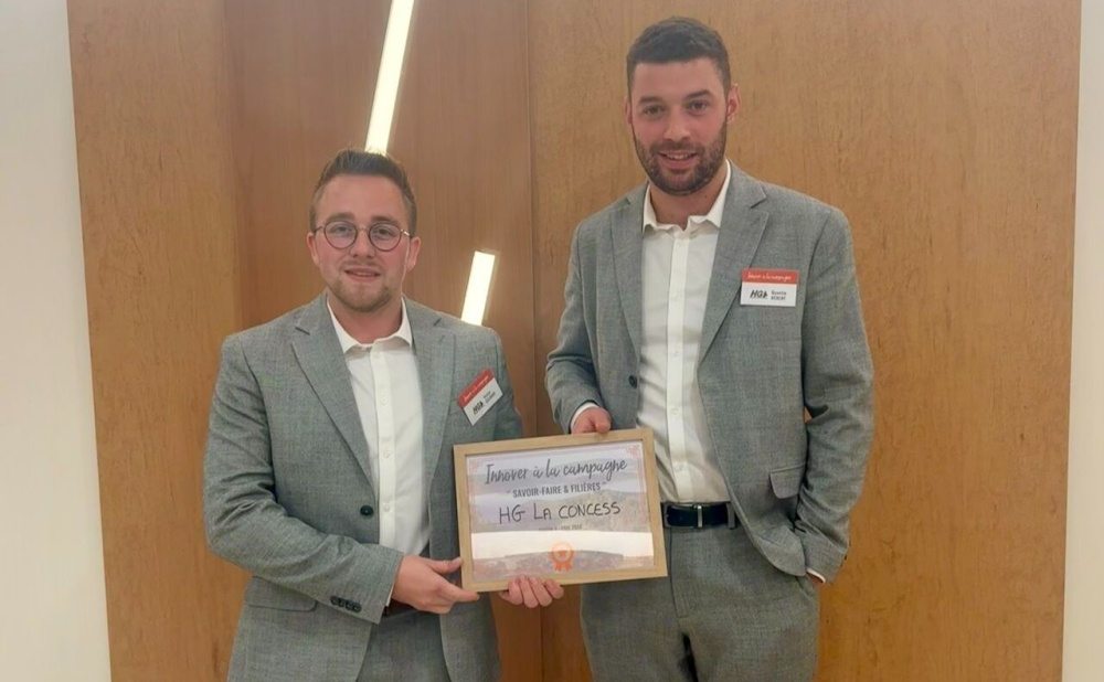 Quentin Hebert wins the "Innover à la campagne" award with HG Constructeur
